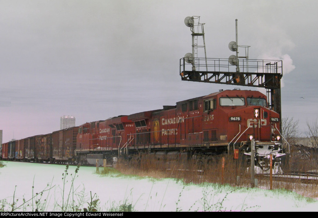CP 9675 heads up Sunday's 498 to BRC Clearing